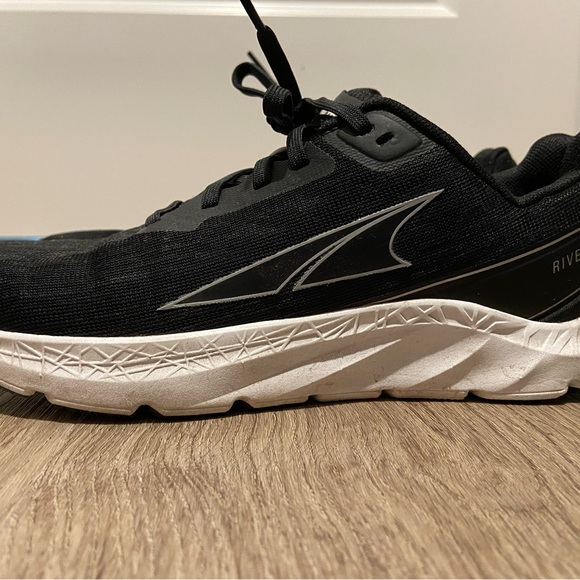 Altra | Shoes | Altra Black And White Athletic Shoes With Streamlined ...
